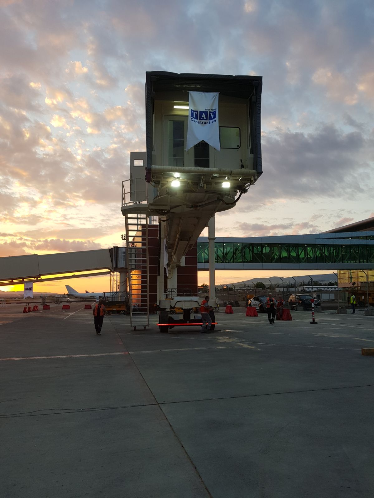 A380 Boarding Bridge | Hemiscan